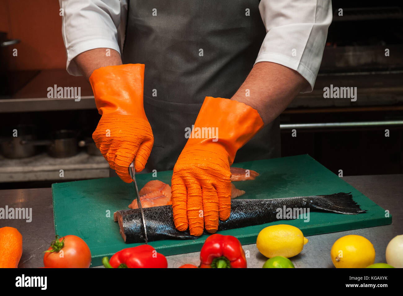 cutting salmon fish Stock Photo - Alamy