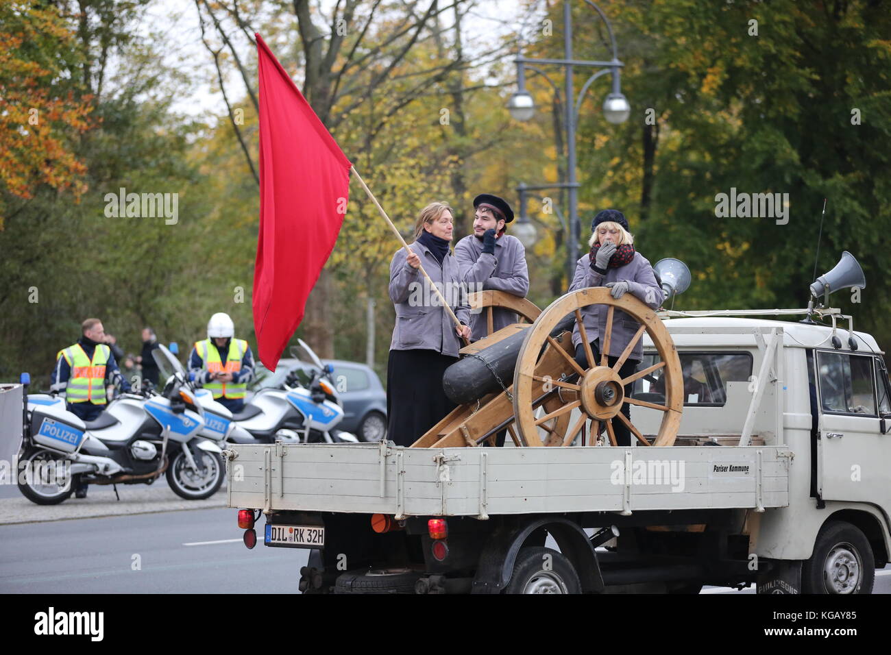 Berlin, Germany. 05th Nov, 2017. Action train consisting of six ...