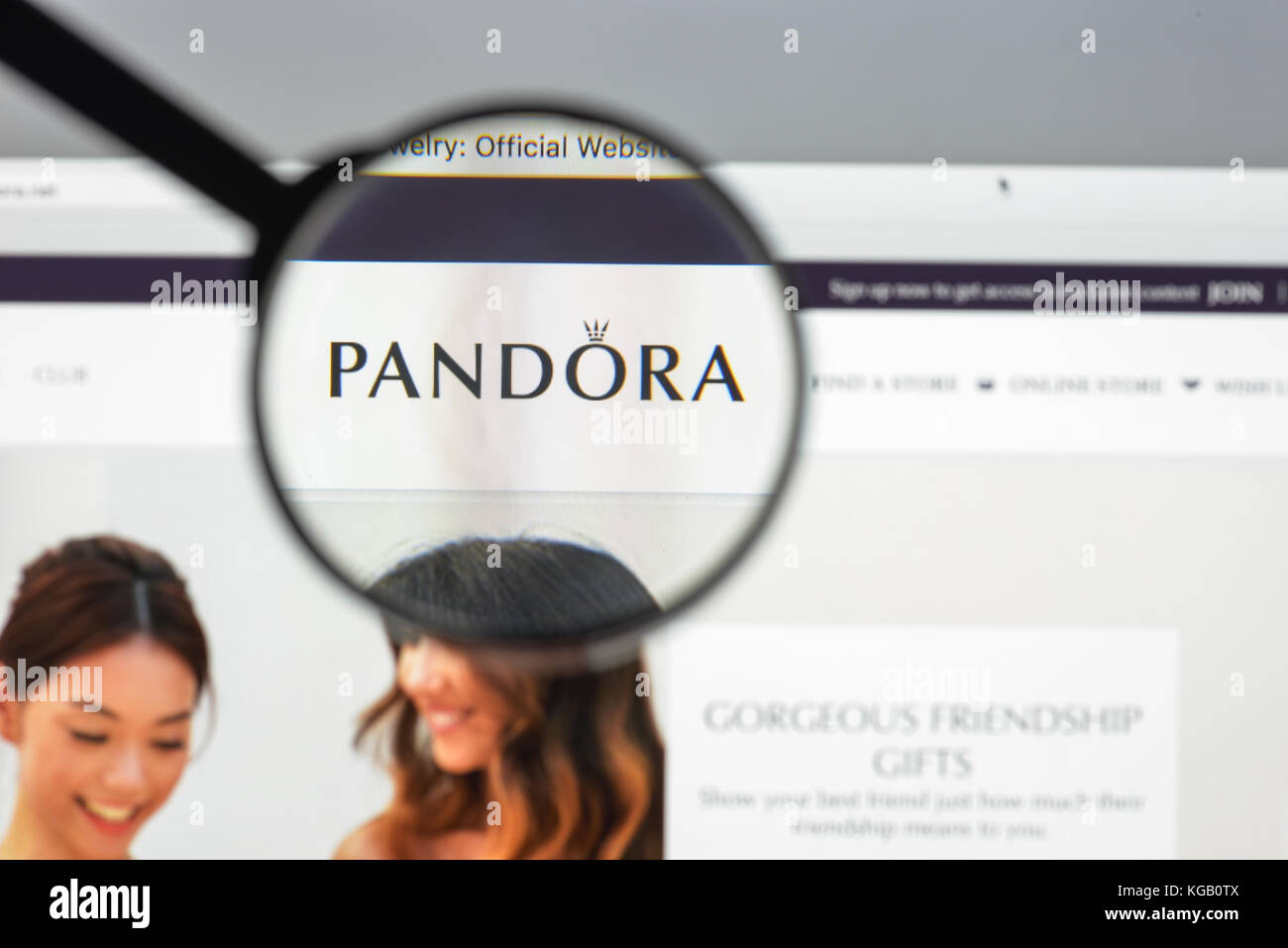 Pandora app icon hi-res stock photography and images - Alamy
