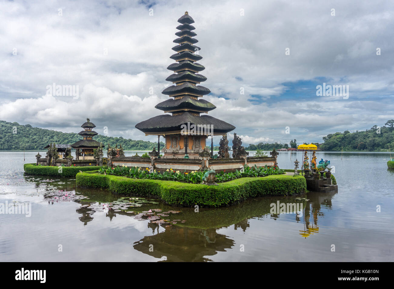 Munduk temple hi-res stock photography and images - Alamy