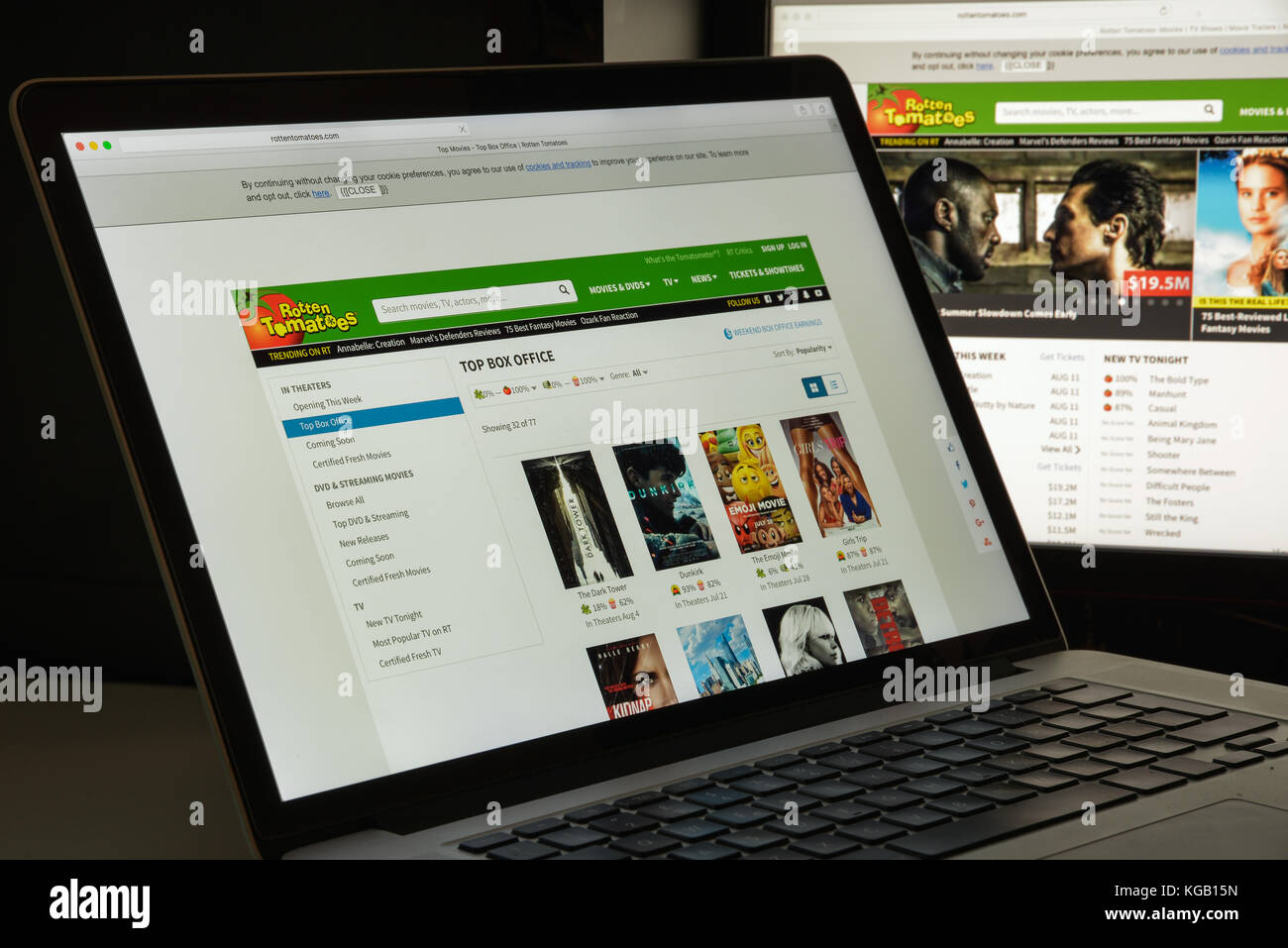 Rotten tomatoes review hi-res stock photography and images - Alamy