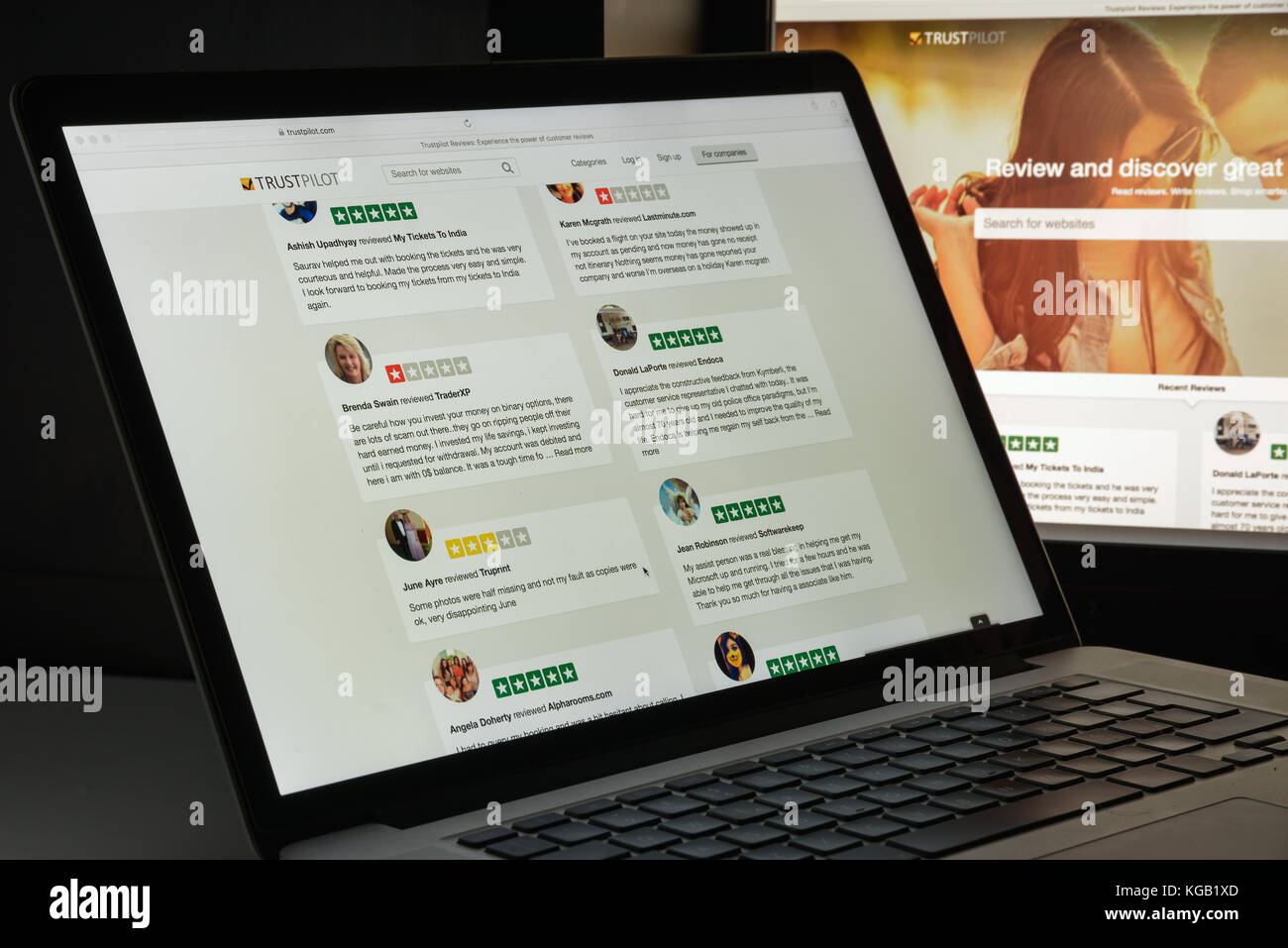 Trustpilot logo hi-res stock photography and images - Alamy