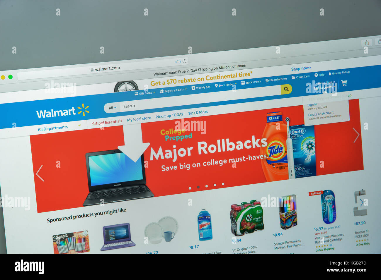 Walmart online grocery shopping hi-res stock photography and images - Alamy