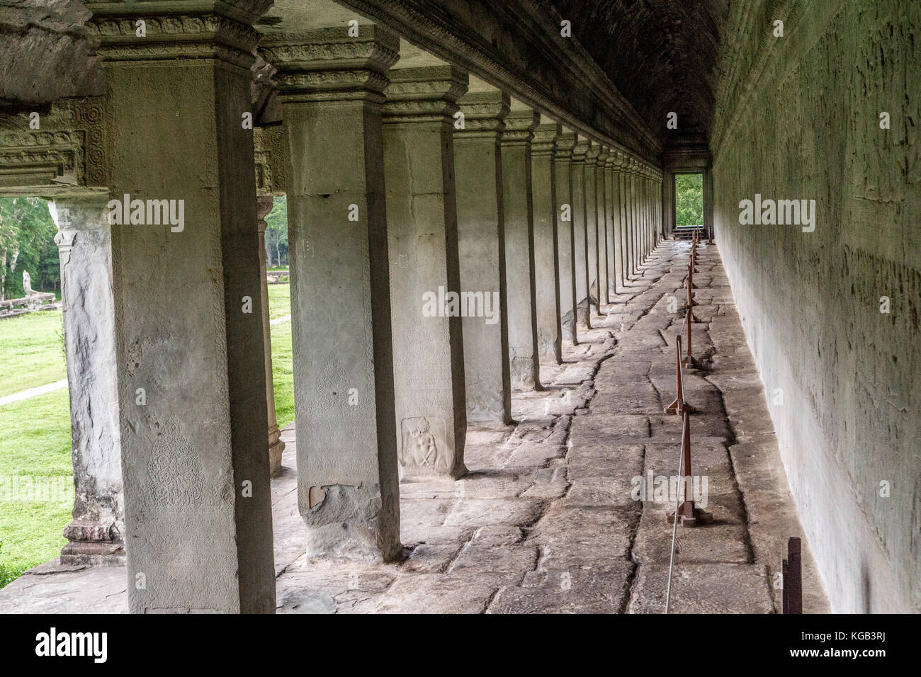 Angkor Wat columns Stock Photo - Alamy