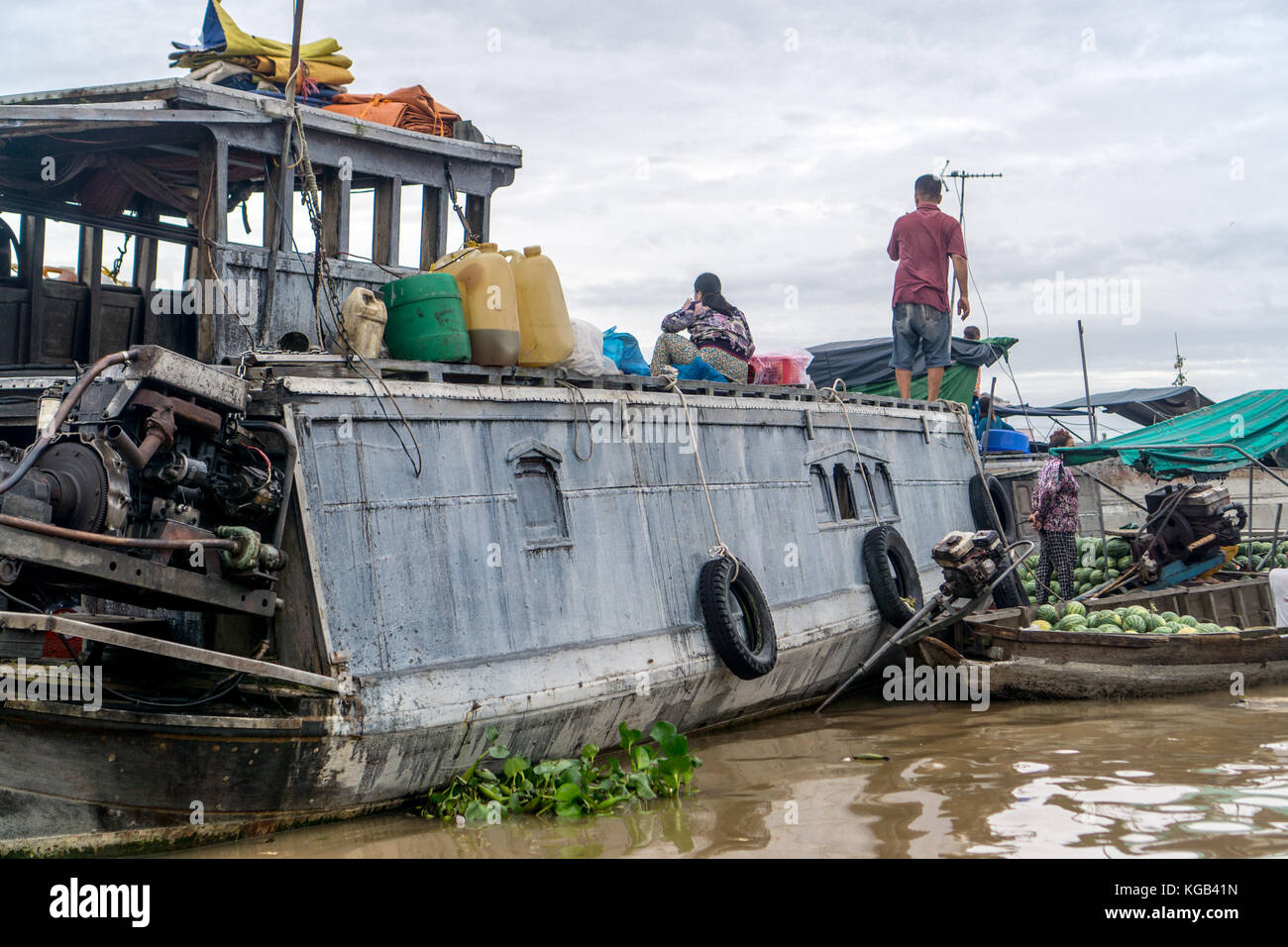 Beautiful floating market asia hi-res stock photography and images - Alamy