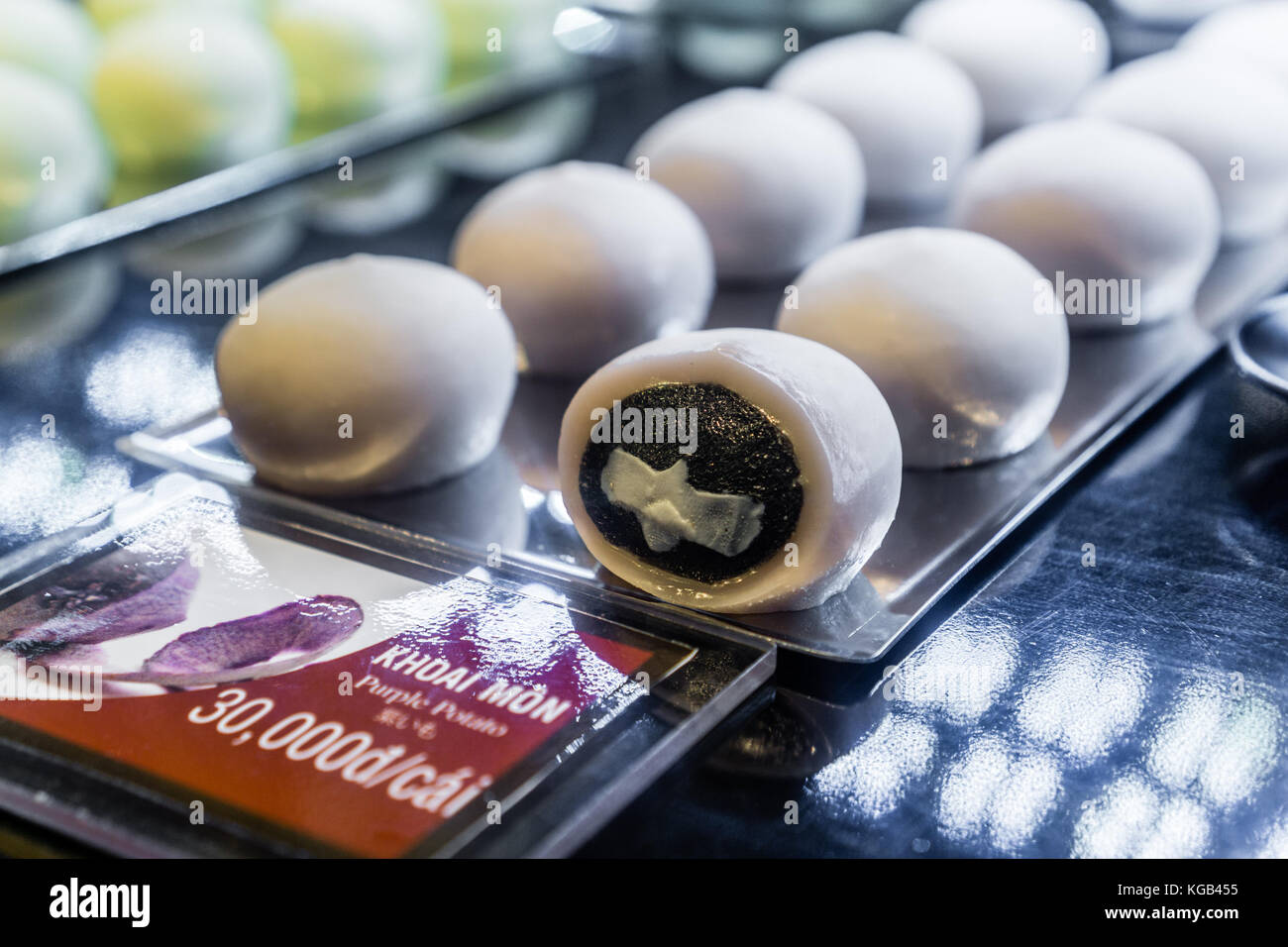 Mochi sweets hi-res stock photography and images - Alamy