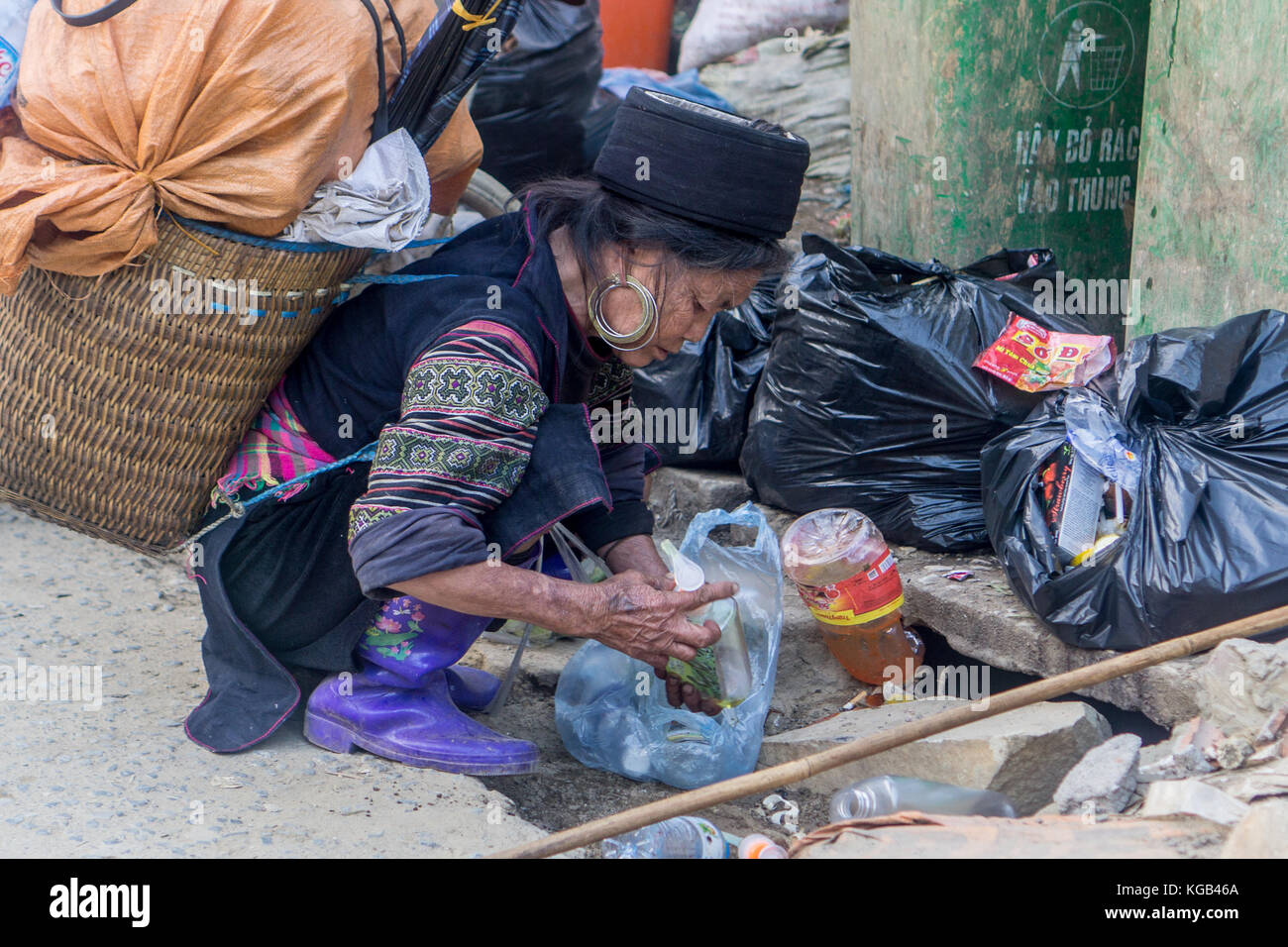 Red hmong ethnic group hi-res stock photography and images - Alamy