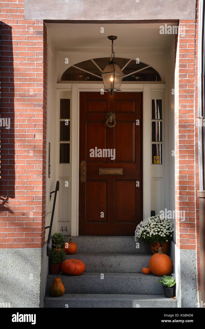 Autumnal (Autumn) and Halloween sights seen around Beacon Hill in ...