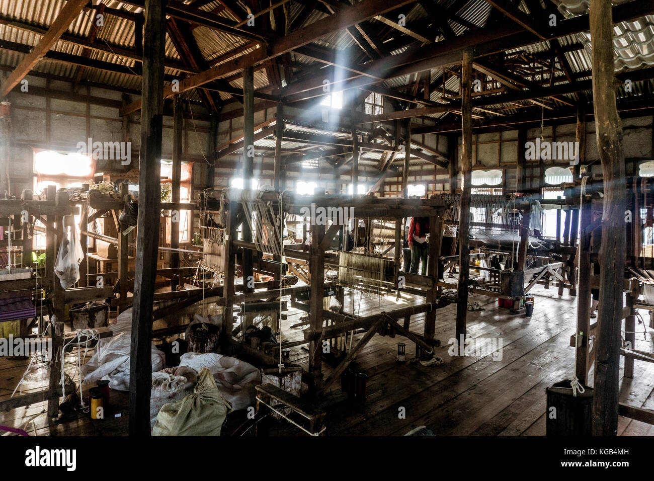 Day trip on Inle Lake - hand weaving factory Stock Photo - Alamy