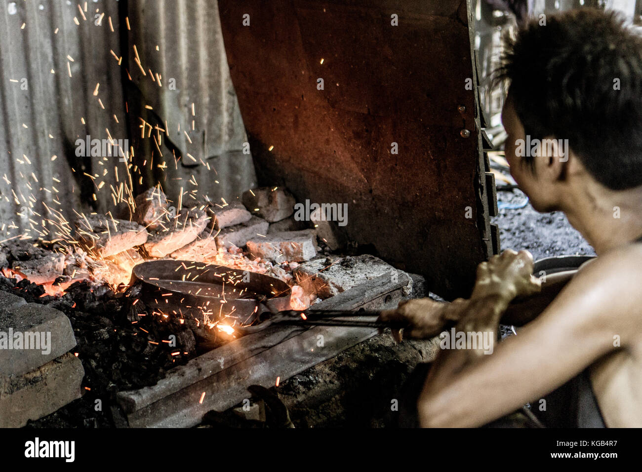Mandalay, Myanmar - Gong making workshop (#1) where we bought our gong ...