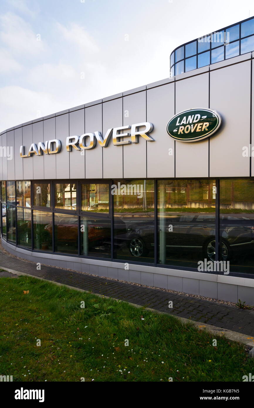 Car dealership building hi-res stock photography and images - Alamy