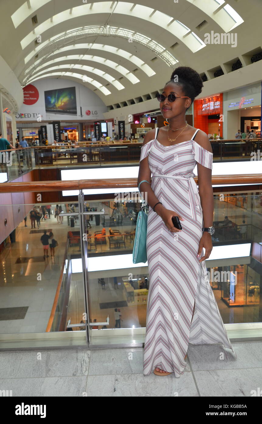 Shopping dubai girl hi-res stock photography and images - Alamy