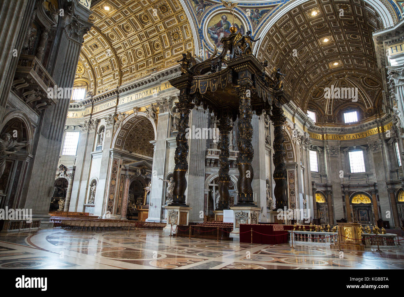 St pierre basilica vatican hi-res stock photography and images - Alamy