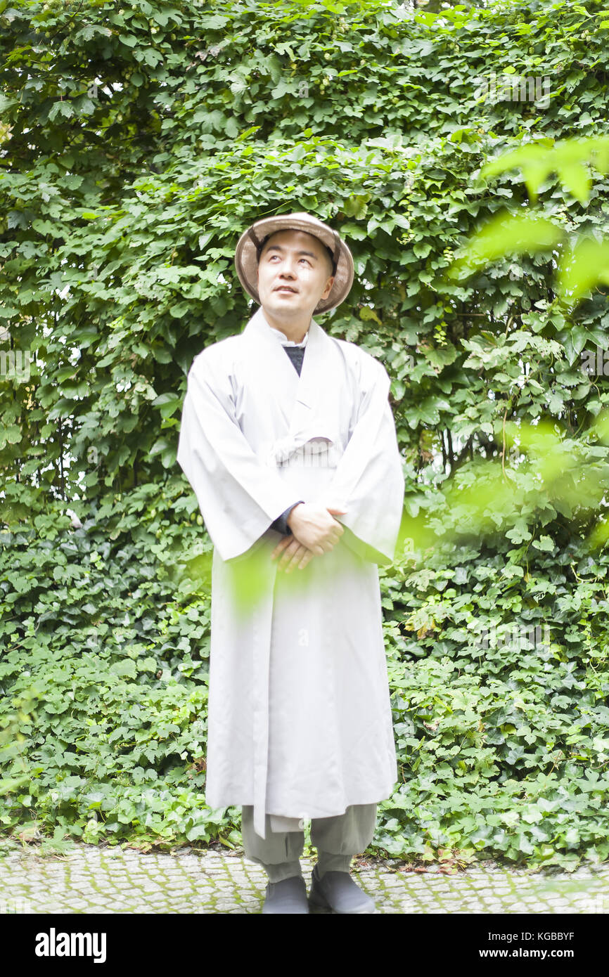 Sunim hi-res stock photography and images - Alamy