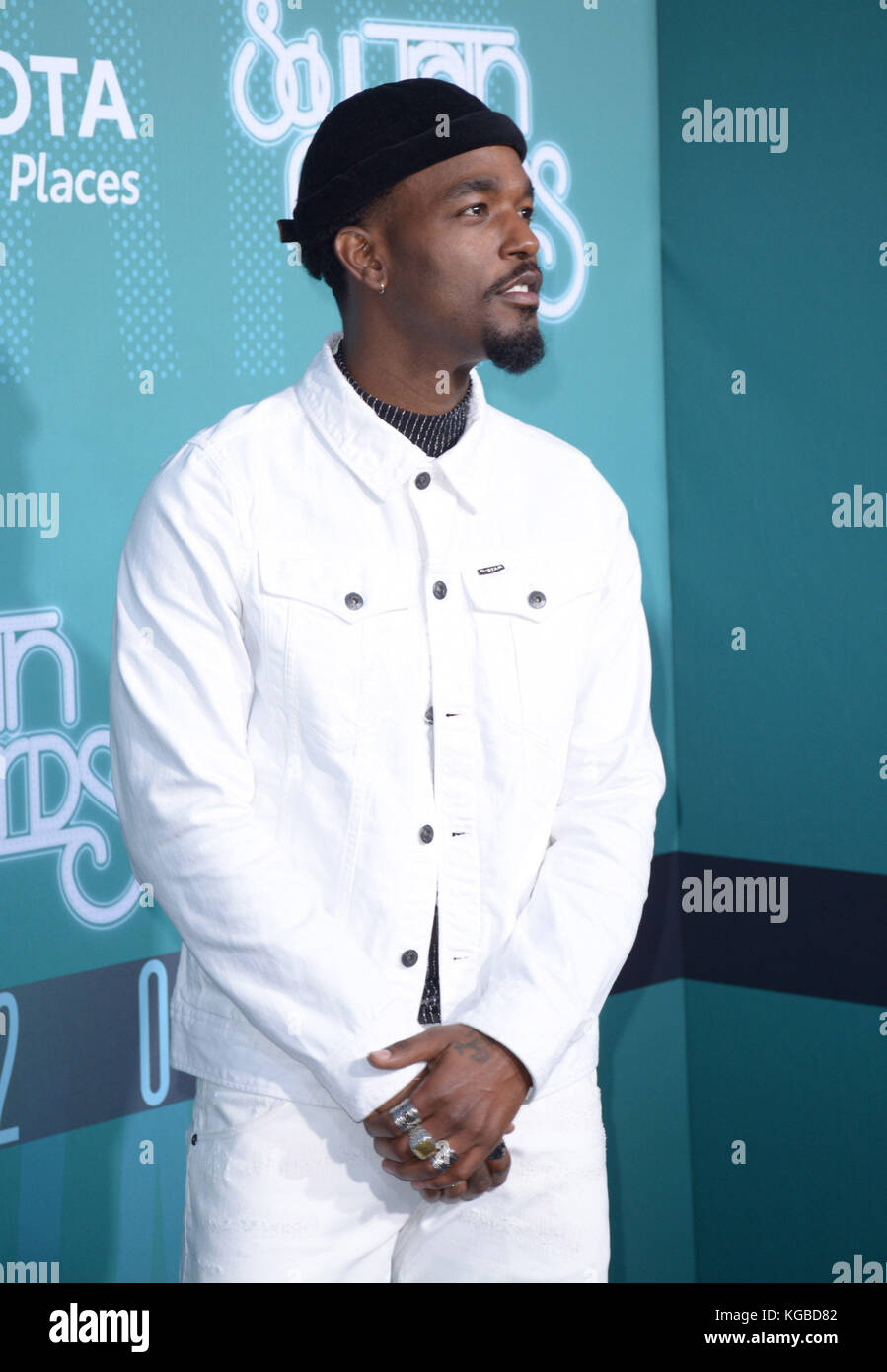 Las Vegas, Nevada, USA. 6th Nov, 2017. Singer Luke James walks the grey ...