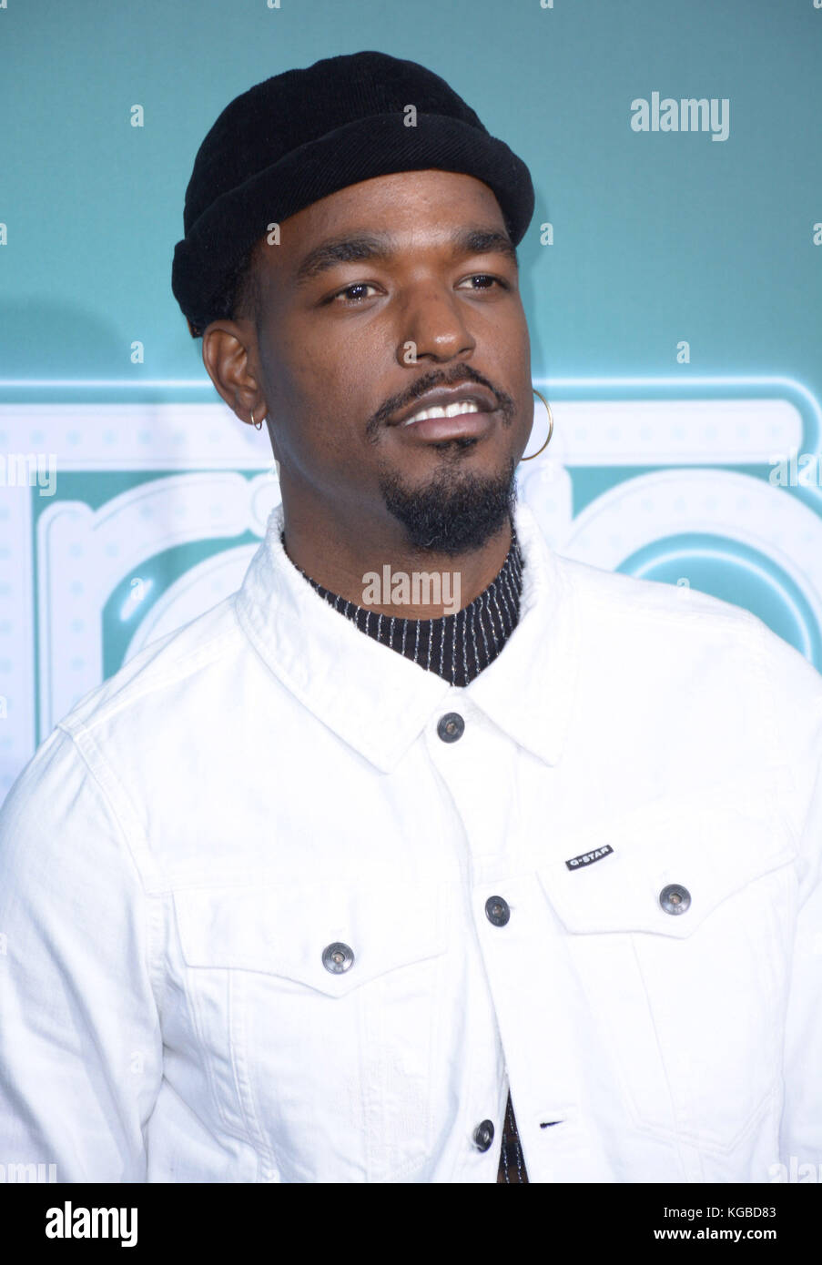 Las Vegas, Nevada, USA. 6th Nov, 2017. Singer Luke James walks the grey ...