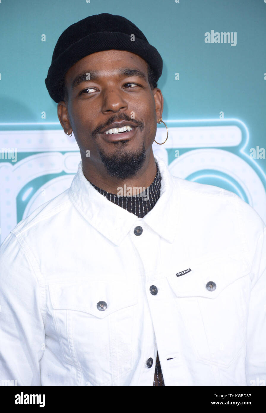 Las Vegas, Nevada, USA. 6th Nov, 2017. Singer Luke James walks the grey ...