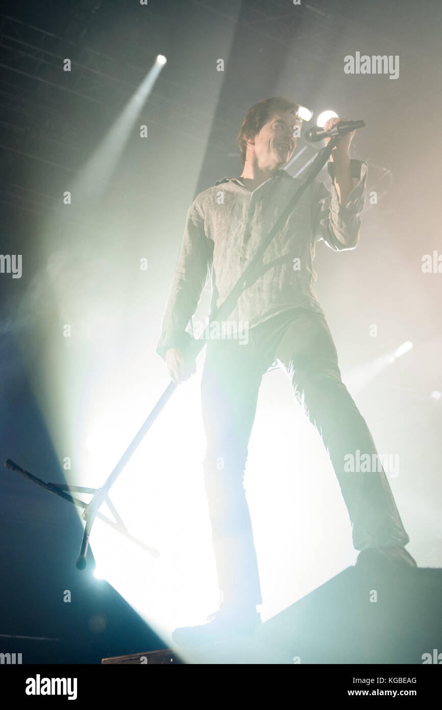 Chemnitz, Germany. 5th Nov, 2017. The singer of the German band 'Die ...