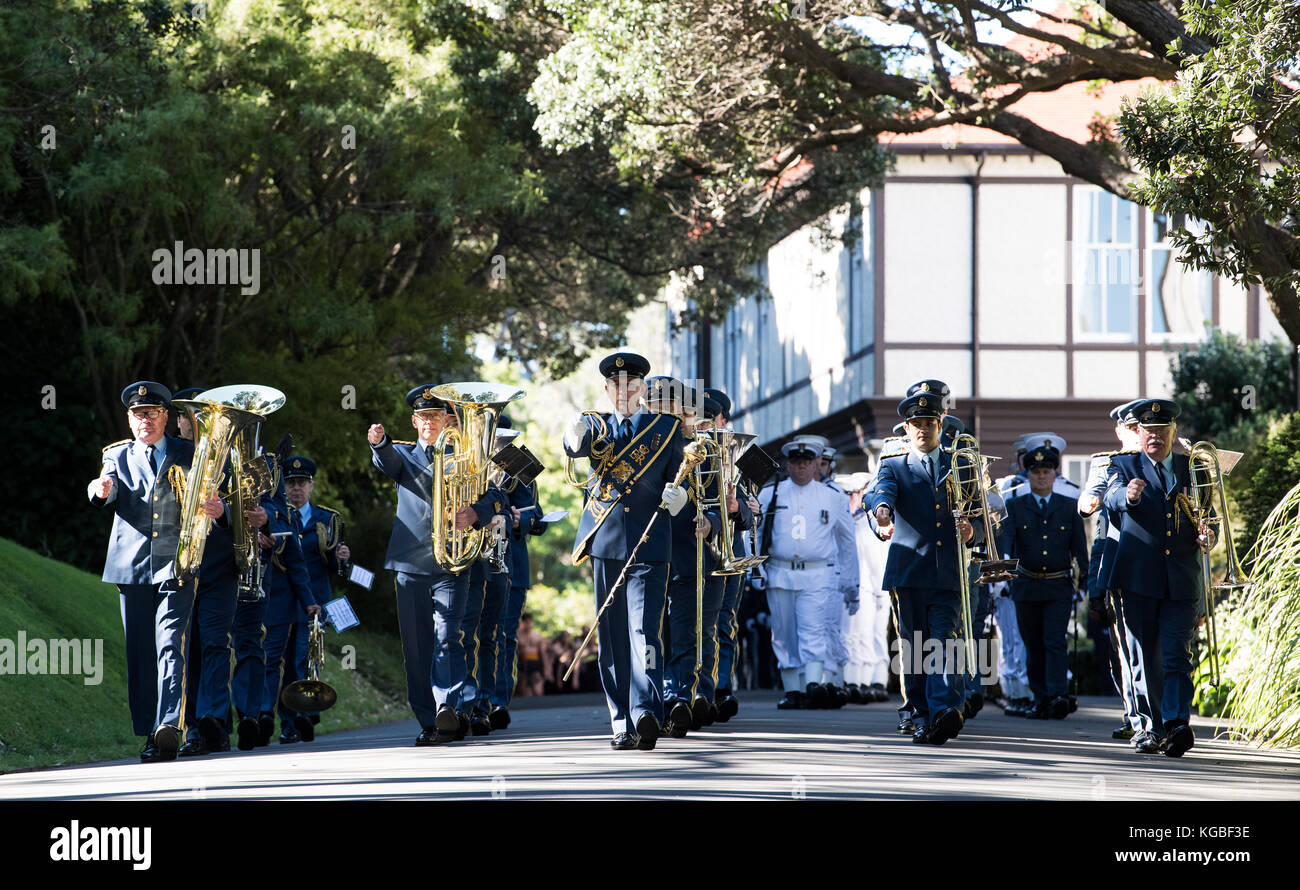 Wellington, New Zealand. 6th Nov, 2017. A marching band comes to the ...