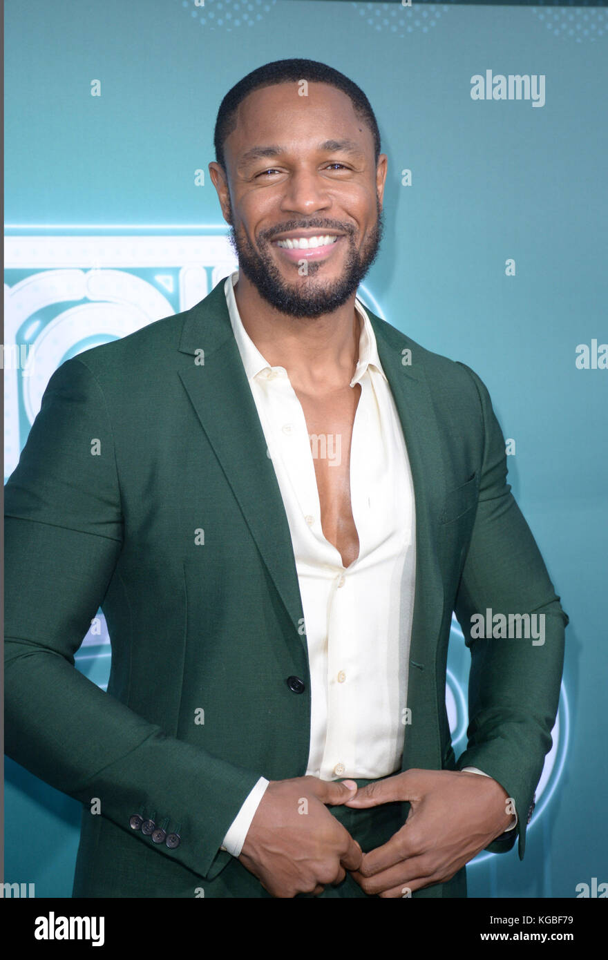 Las Vegas, Nevada, USA. 6th Nov, 2017. R& B singer Tank walks the grey ...