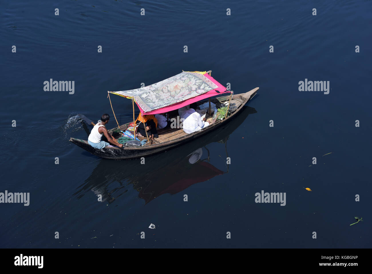 Dhaka, Bangladesh. 06th Nov, 2017. A The water of Balu River became ...