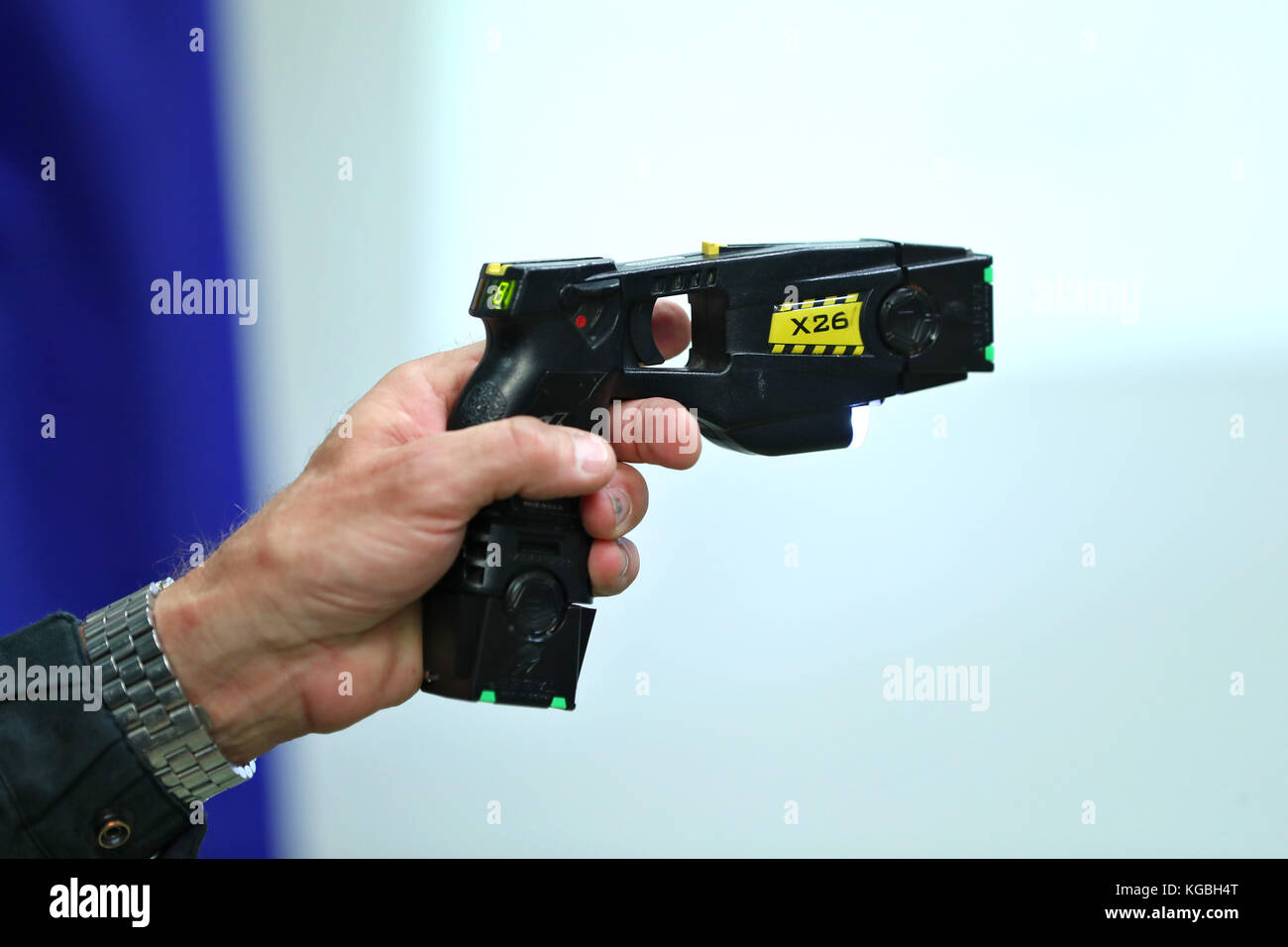 Nuremberg, Germany. 6th Nov, 2017. An electrical impulse devices meant ...