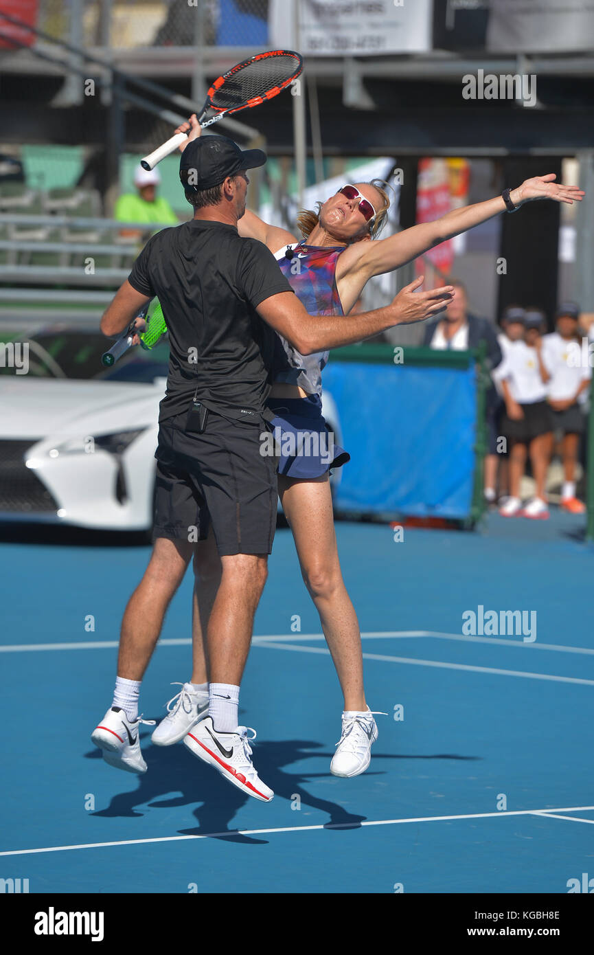Delray Beach, FL, USA. 5th Nov, 2017. Scott Foley does a chest bumps ...