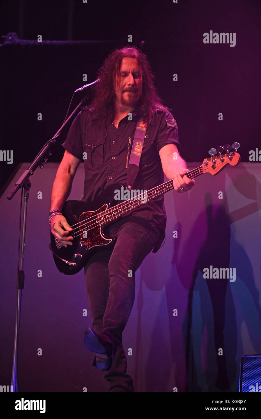 Pembroke Pines, Florida, USA. 05th Nov, 2017. Barry Dunaway of the band ...