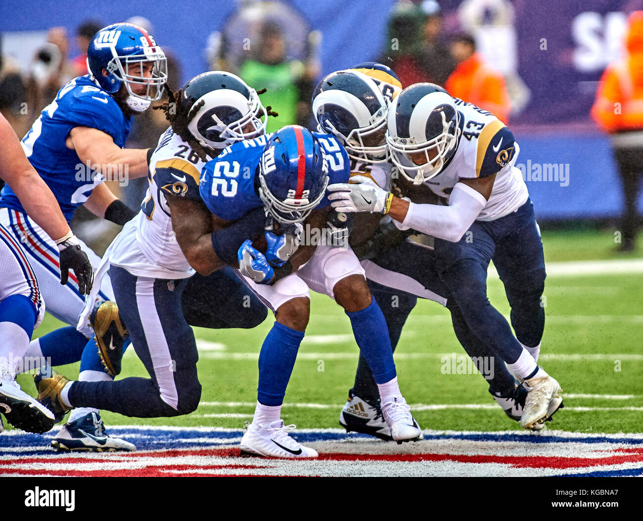 East Rutherford, New Jersey, USA. 5th Nov, 2017. Giants' running back ...