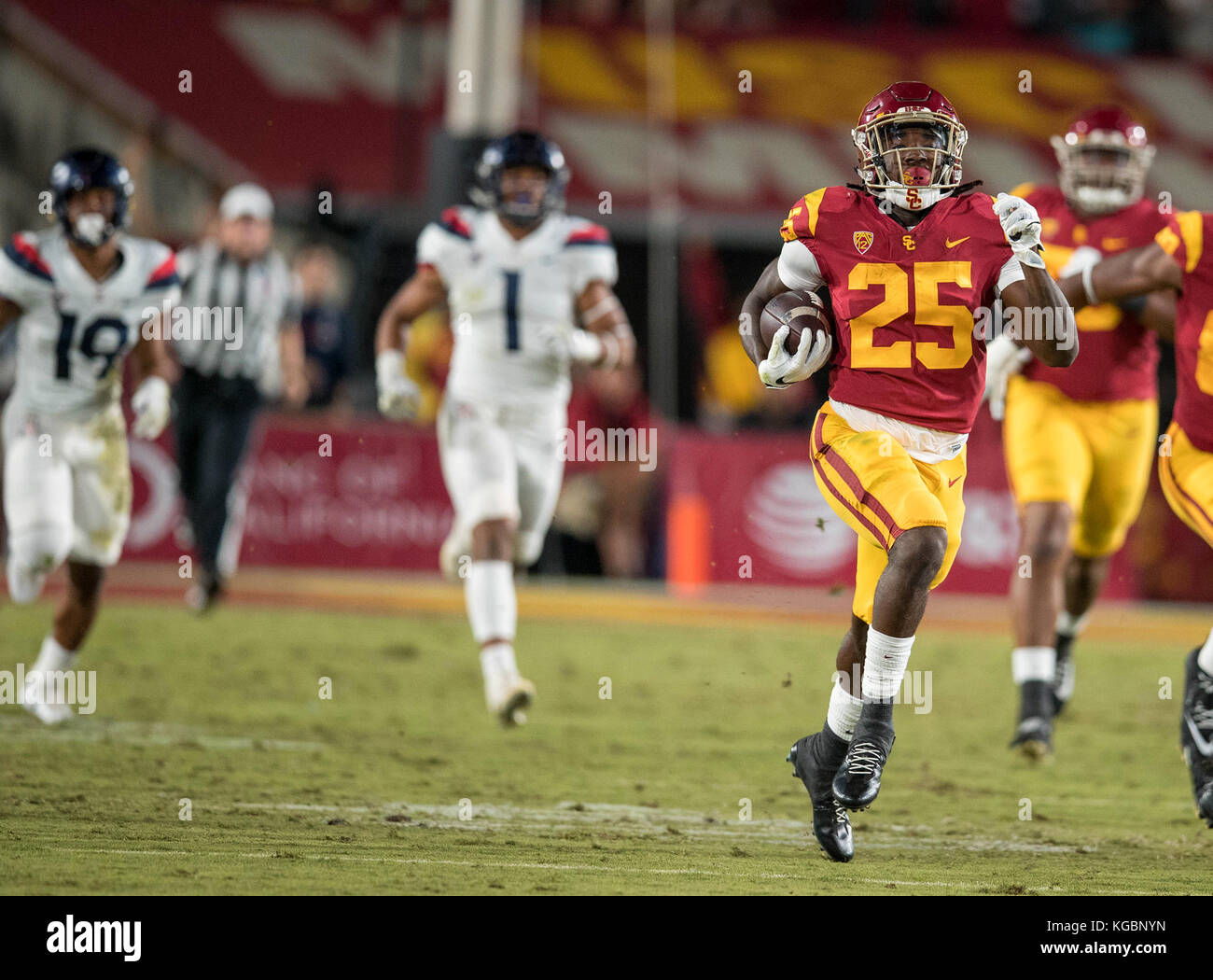 Los Angeles, CA, USA. 04th Nov, 2017. USC running back (25) Ronald ...