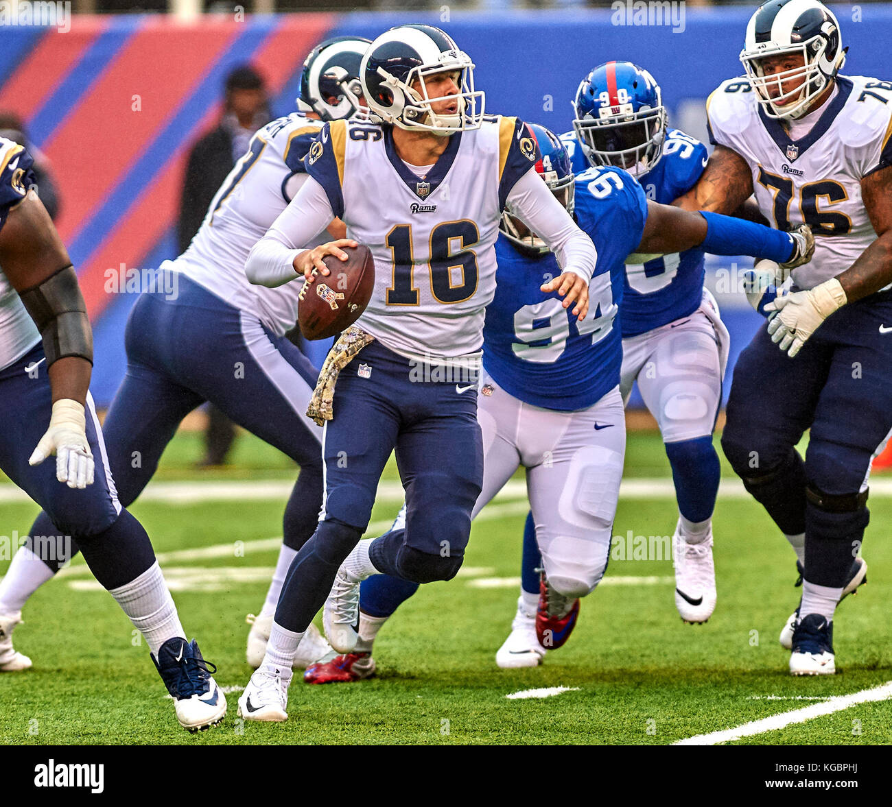 East Rutherford, New Jersey, USA. 6th Nov, 2017. Rams' quarterback ...