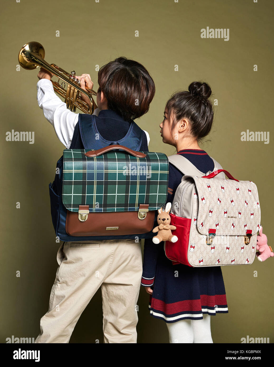 Seoul, South Korea. 07th Nov, 2017. School bags Child models wear ...
