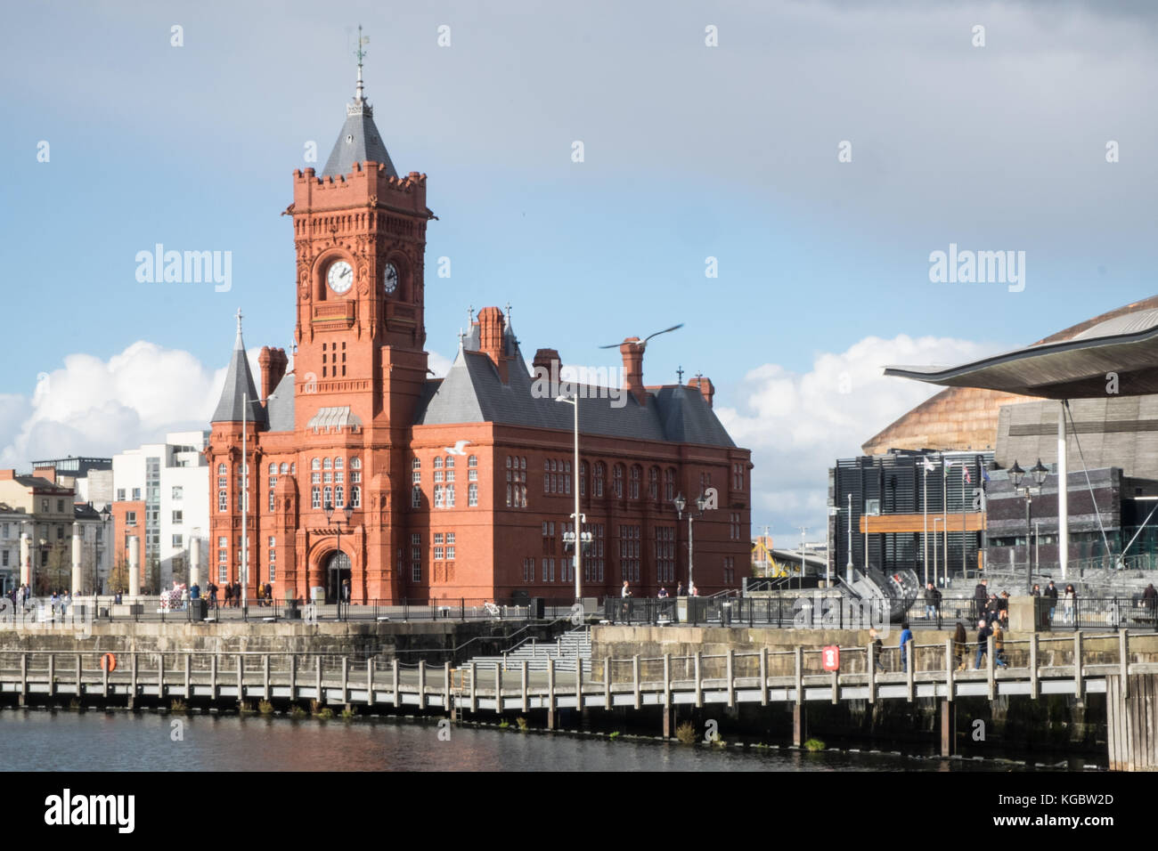 Cardiff harbour hi-res stock photography and images - Alamy