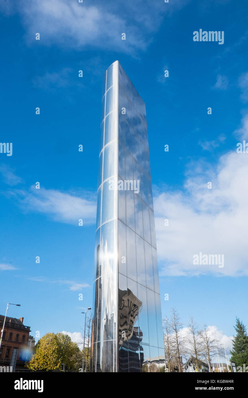 Water sculpture cardiff bay hi-res stock photography and images - Alamy