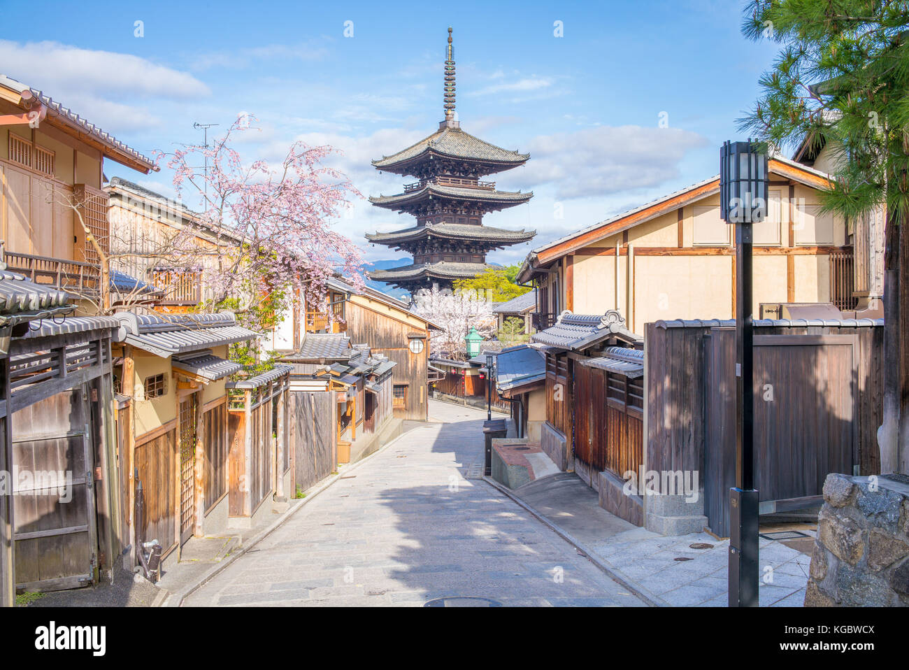 Hokanji temple street hi-res stock photography and images - Alamy