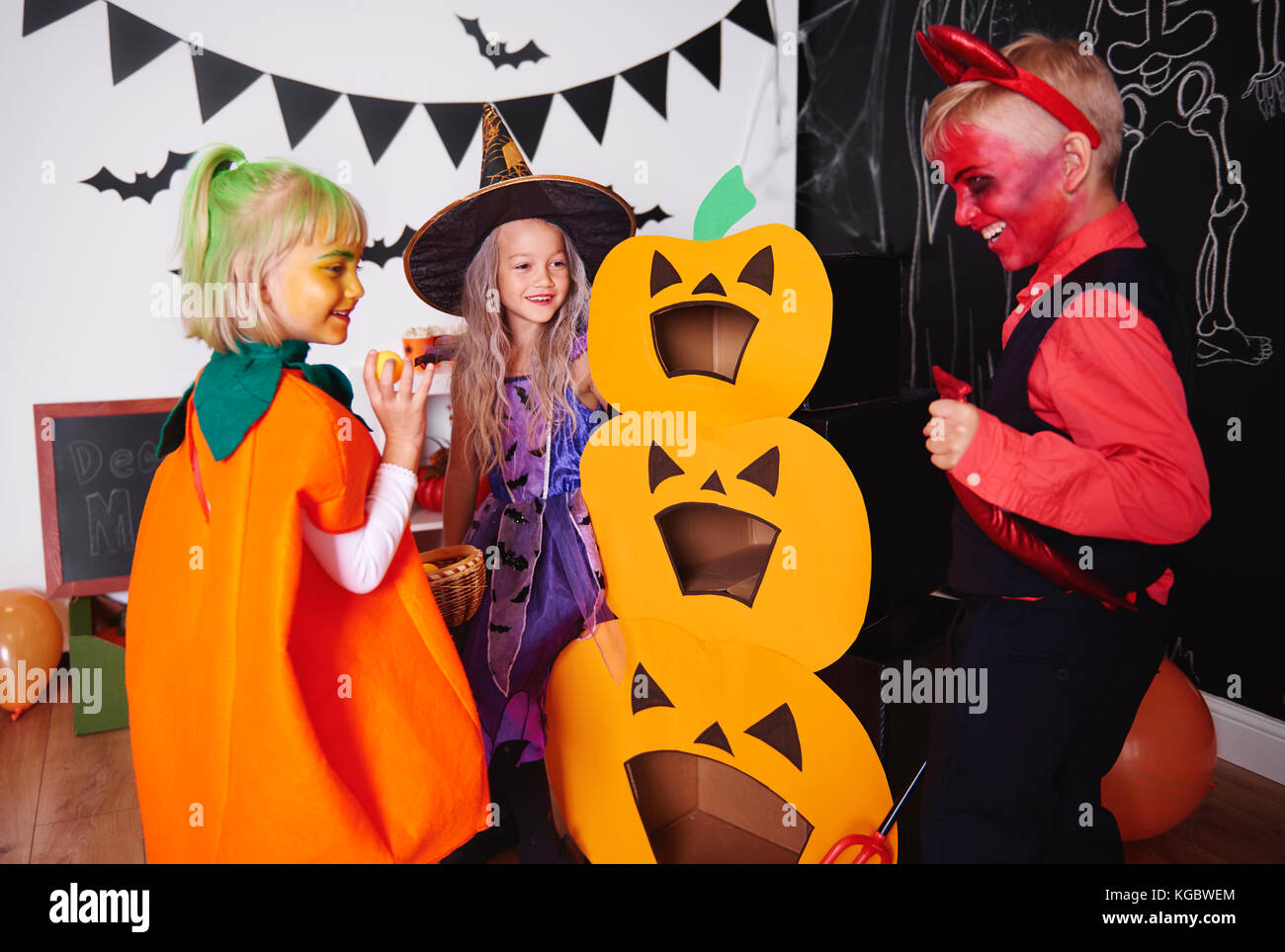 Children fun carnival hi-res stock photography and images - Alamy