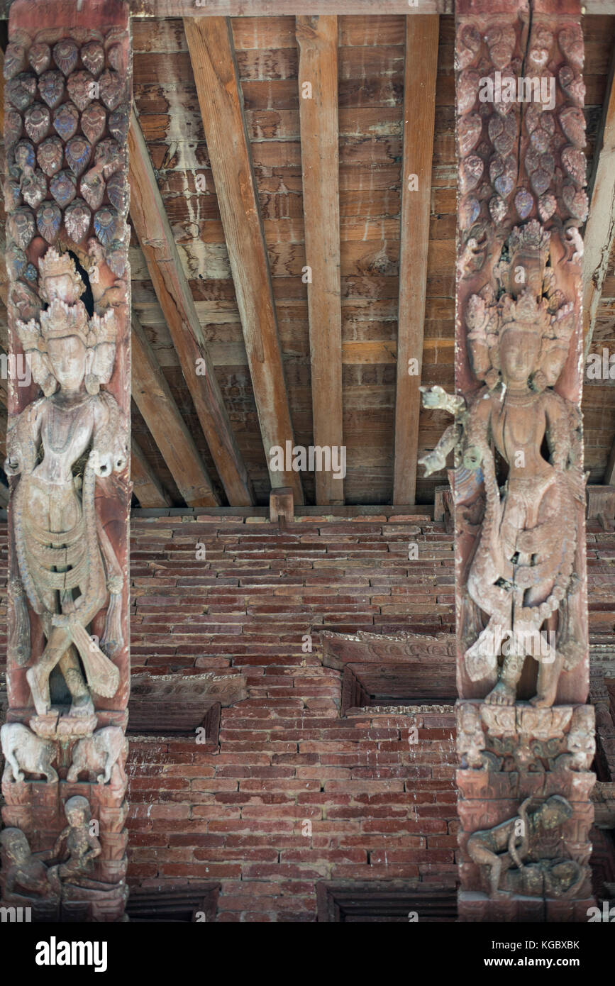 Wooden pillars hi-res stock photography and images - Alamy