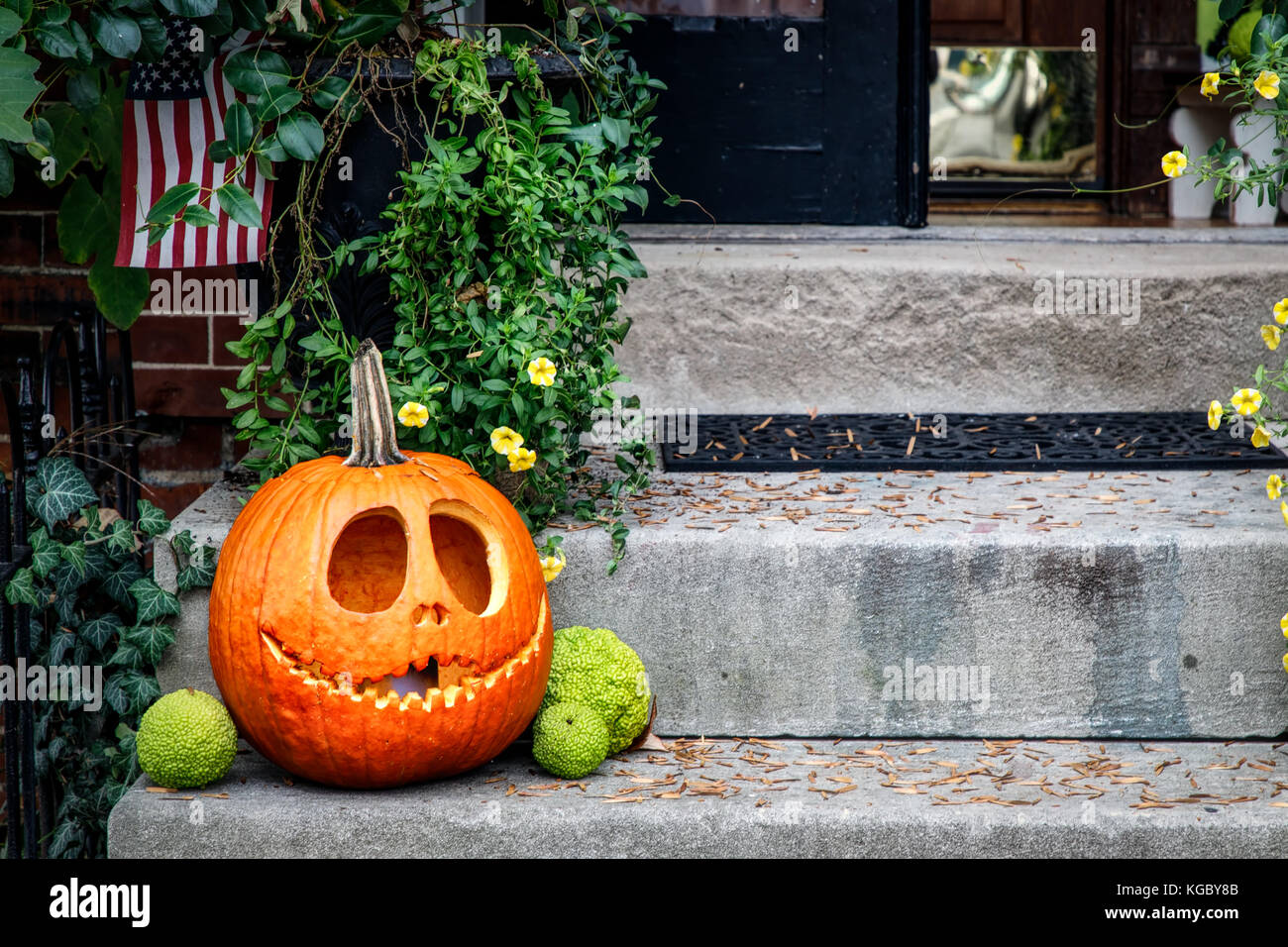 Halloween trick or treat door hi-res stock photography and images - Alamy