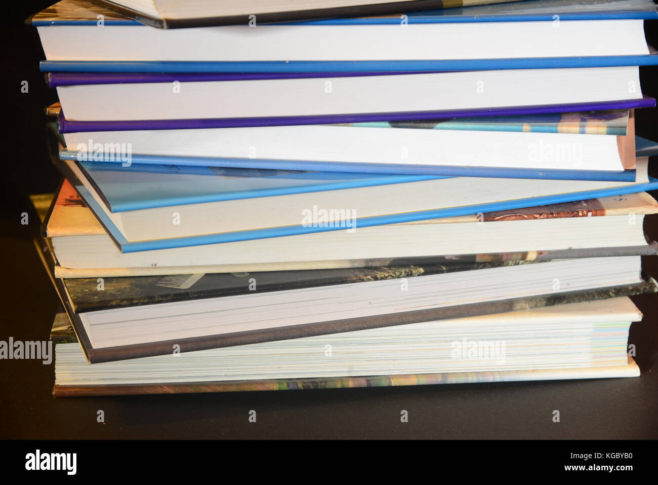 Stacked books hi-res stock photography and images - Alamy