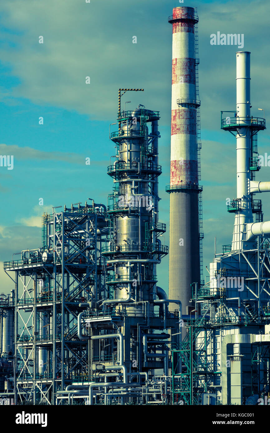 Refining plant hi-res stock photography and images - Alamy