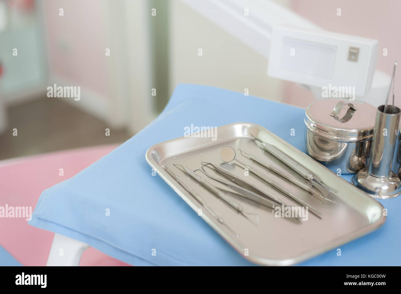 Instrument tray hi-res stock photography and images - Alamy