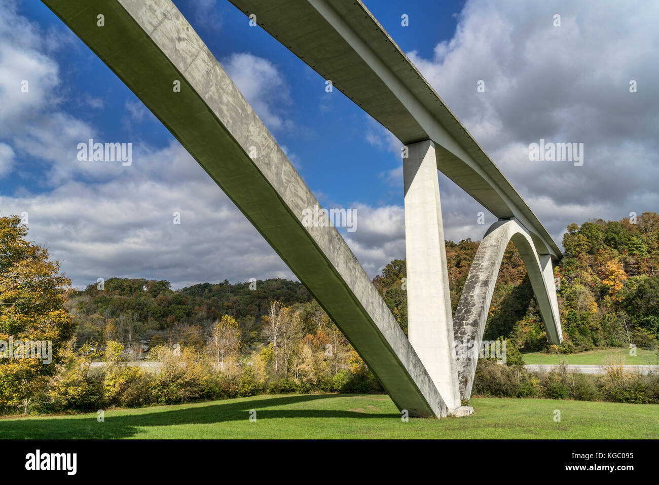Double Arch Bridge at Natchez Trace Parkway near Franklin, TN, fall ...