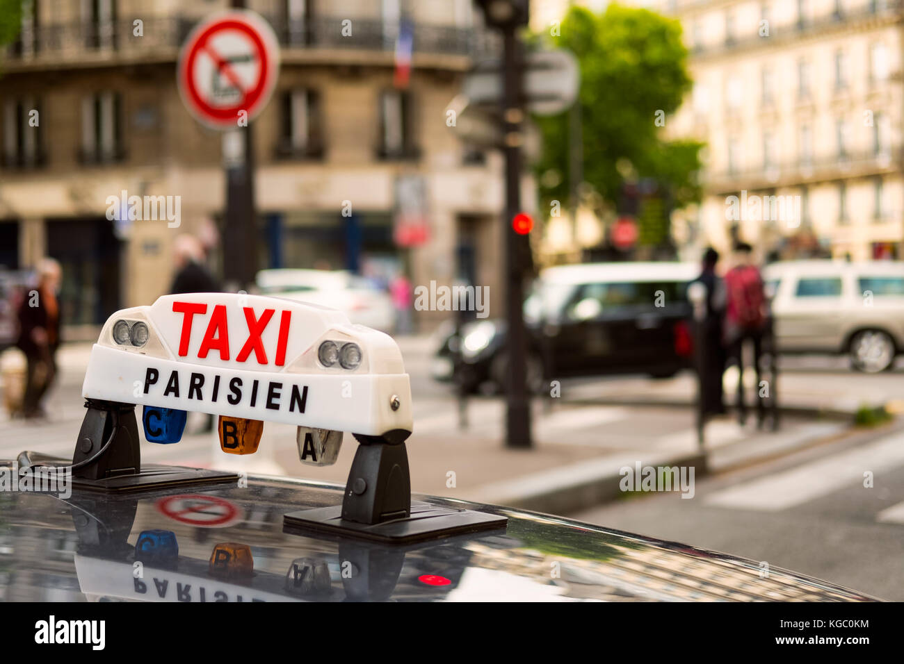 Paris taxi cab hi-res stock photography and images - Alamy