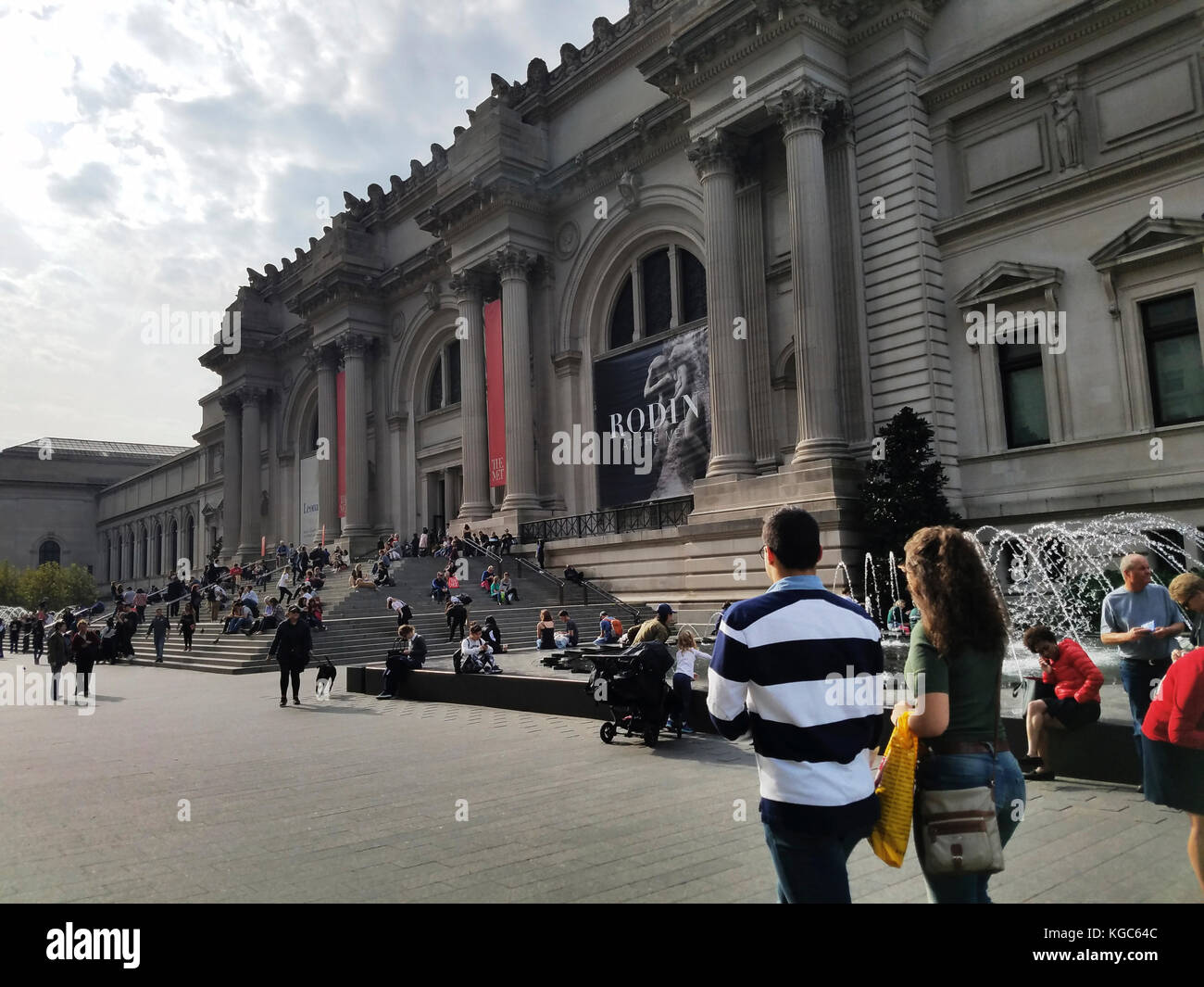 Metropolitan museum of art facade hi-res stock photography and images ...