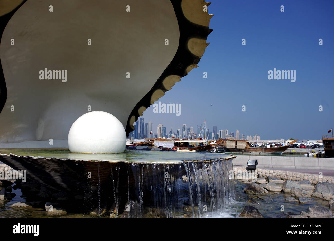 Doha qatar oyster pearl monument hi-res stock photography and images ...