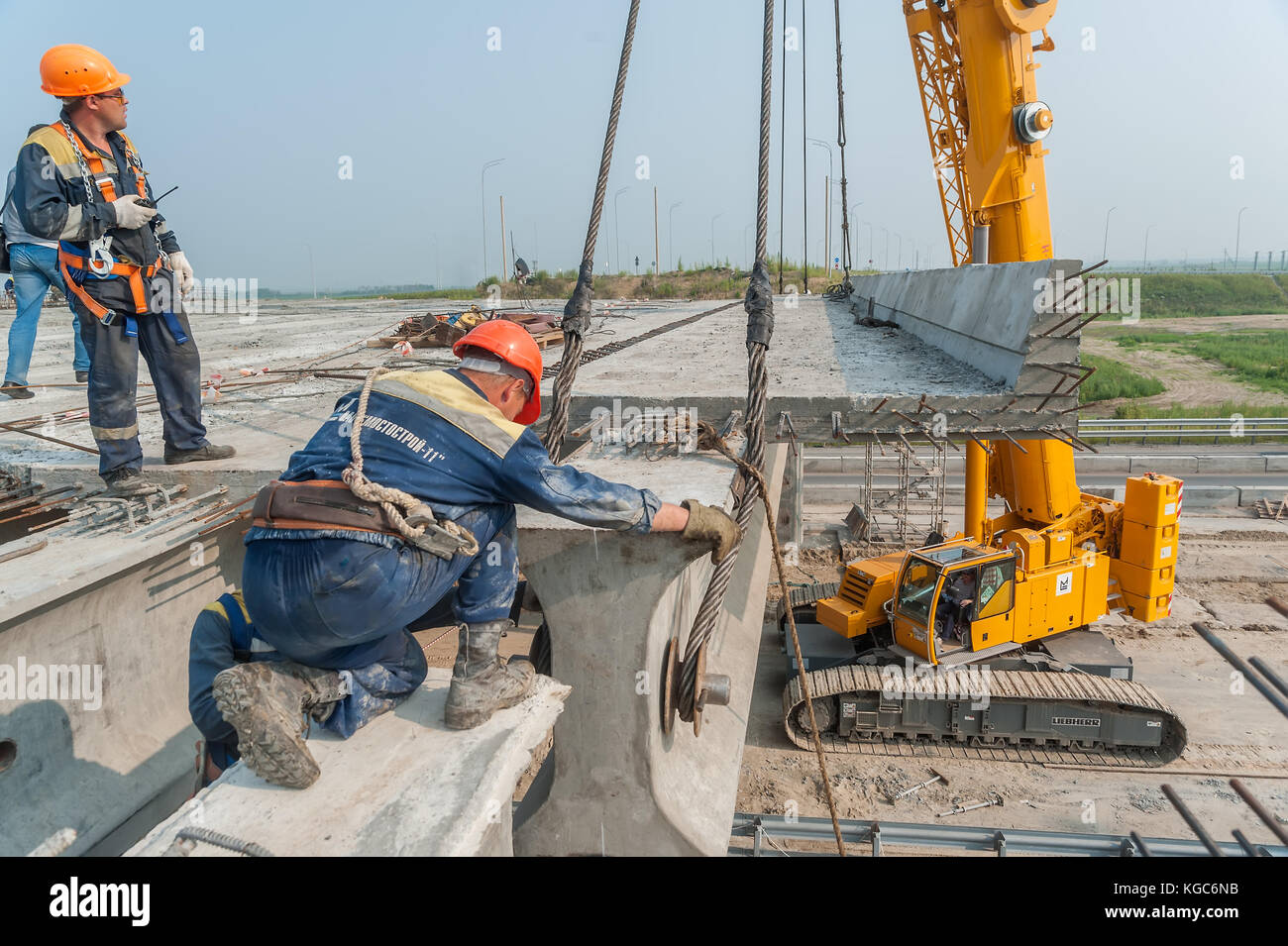 Construction workers building concrete viaduct hi-res stock photography ...