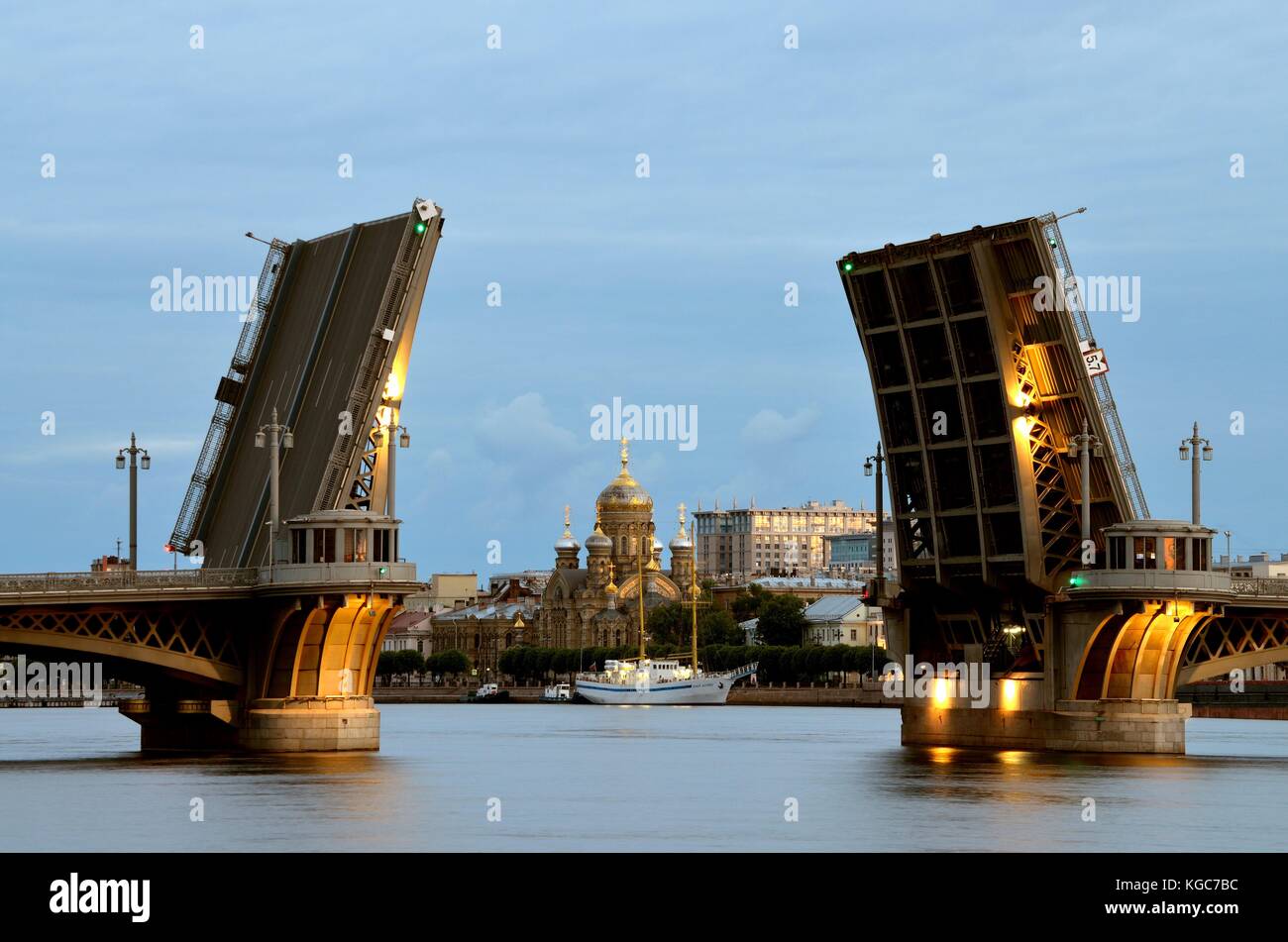Ship navigation lights at night hi-res stock photography and images - Alamy