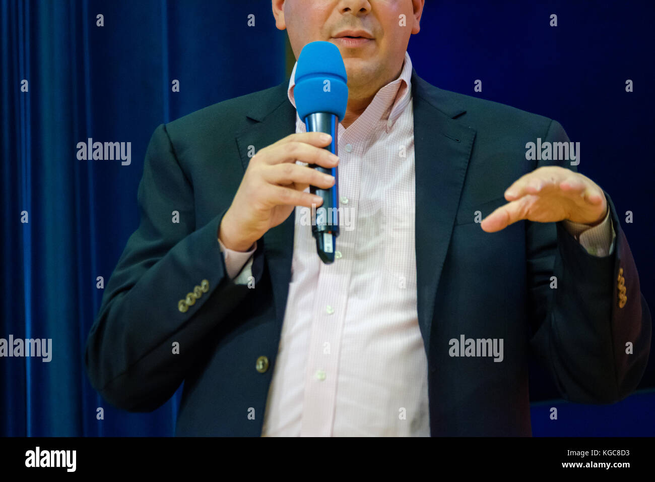 Man speaking at a conference Stock Photo - Alamy