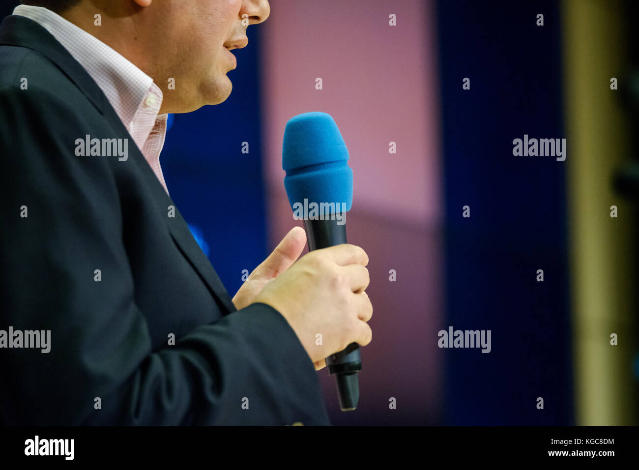 Man speaking at a conference Stock Photo - Alamy