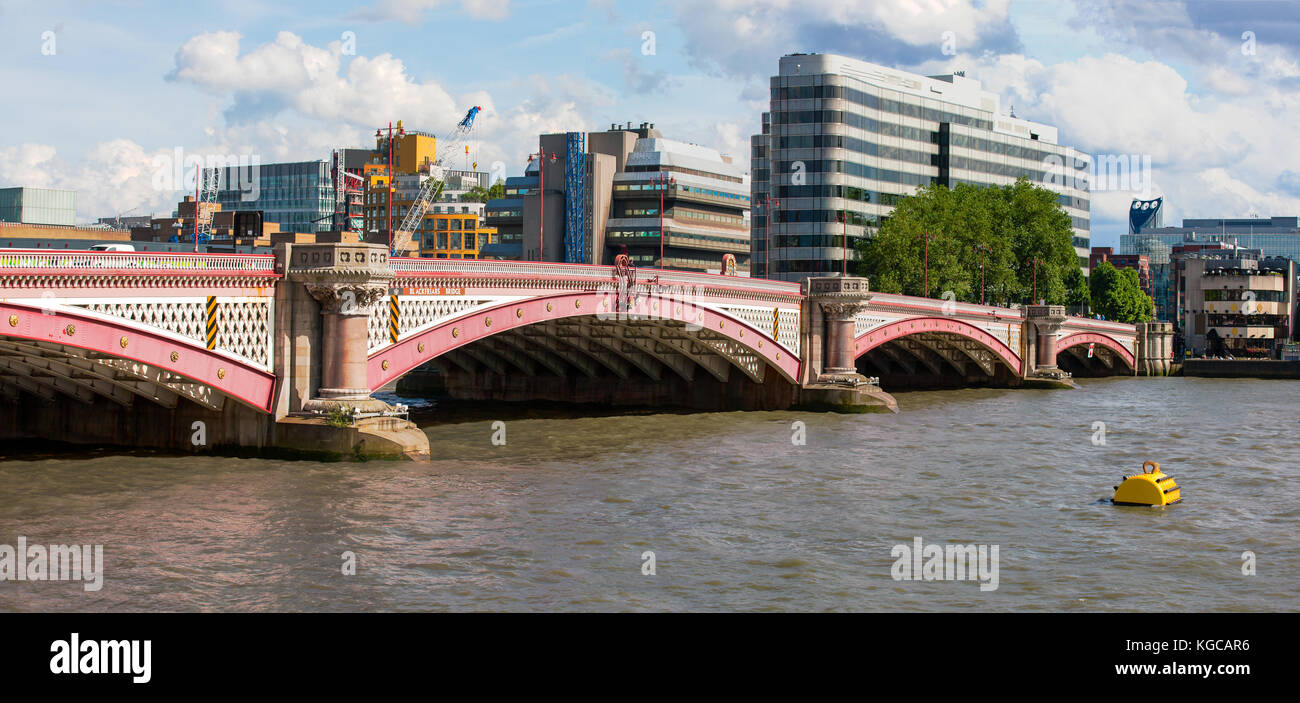 Blackfriars Bridge, London, England, crossing the River Thames Stock ...